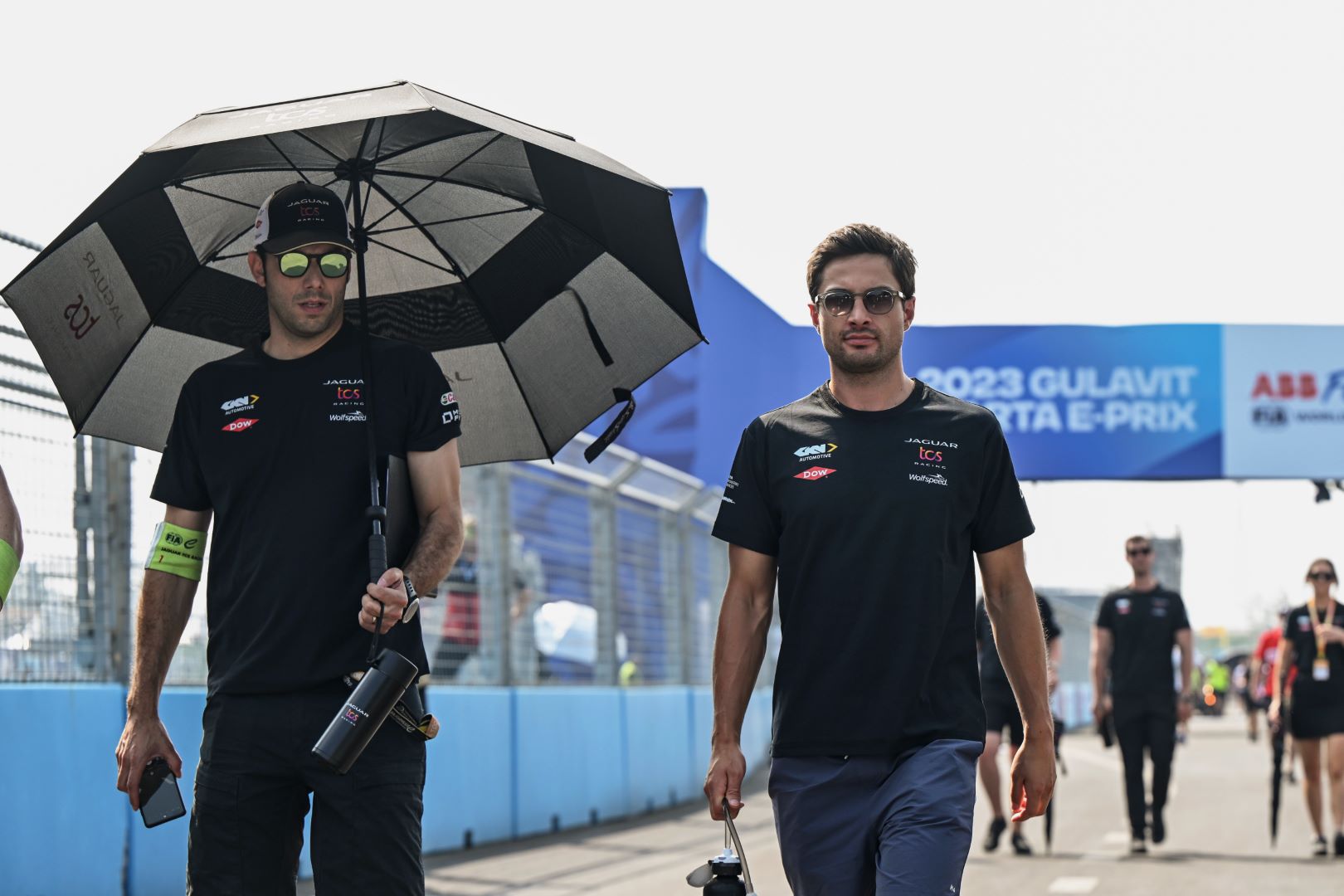 TRACK WALK: Evans chats to Saunders CB in Jakarta