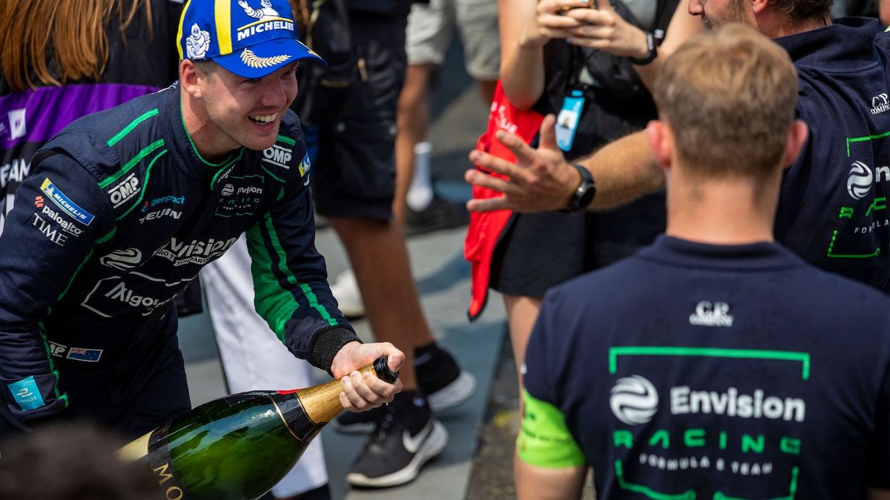 That late-race shunt in the New York City E-Prix Round 11 explained