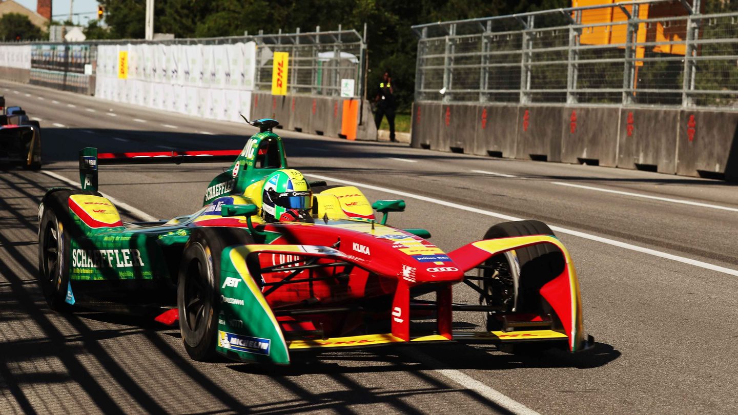 Di Grassi fastest in first practice