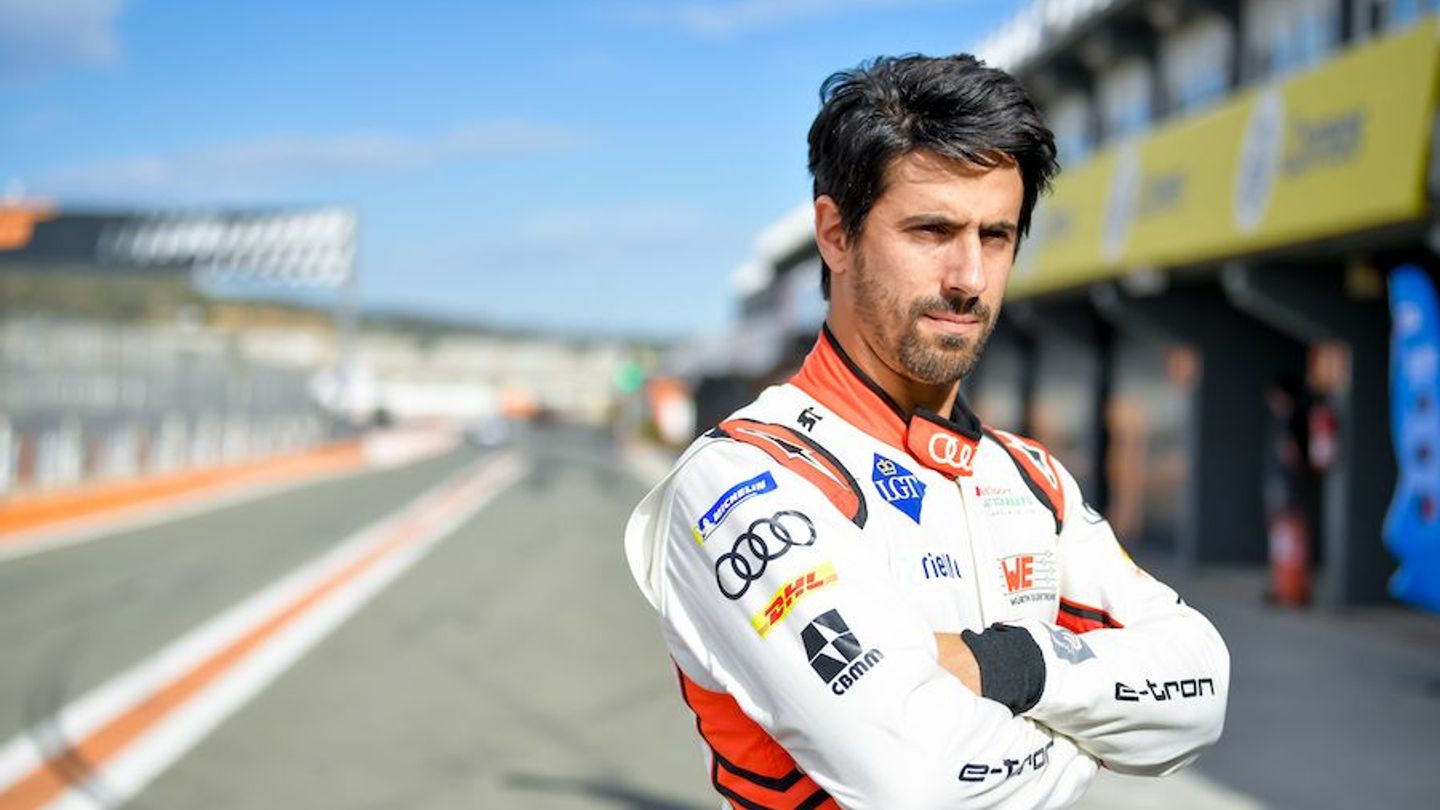 WATCH: Can former champ di Grassi strike again?