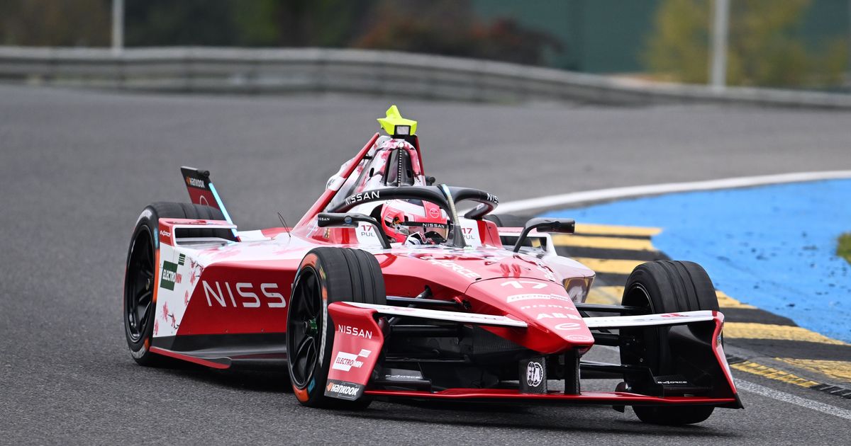 How does Formula E's Groups and Duels qualifying format work?