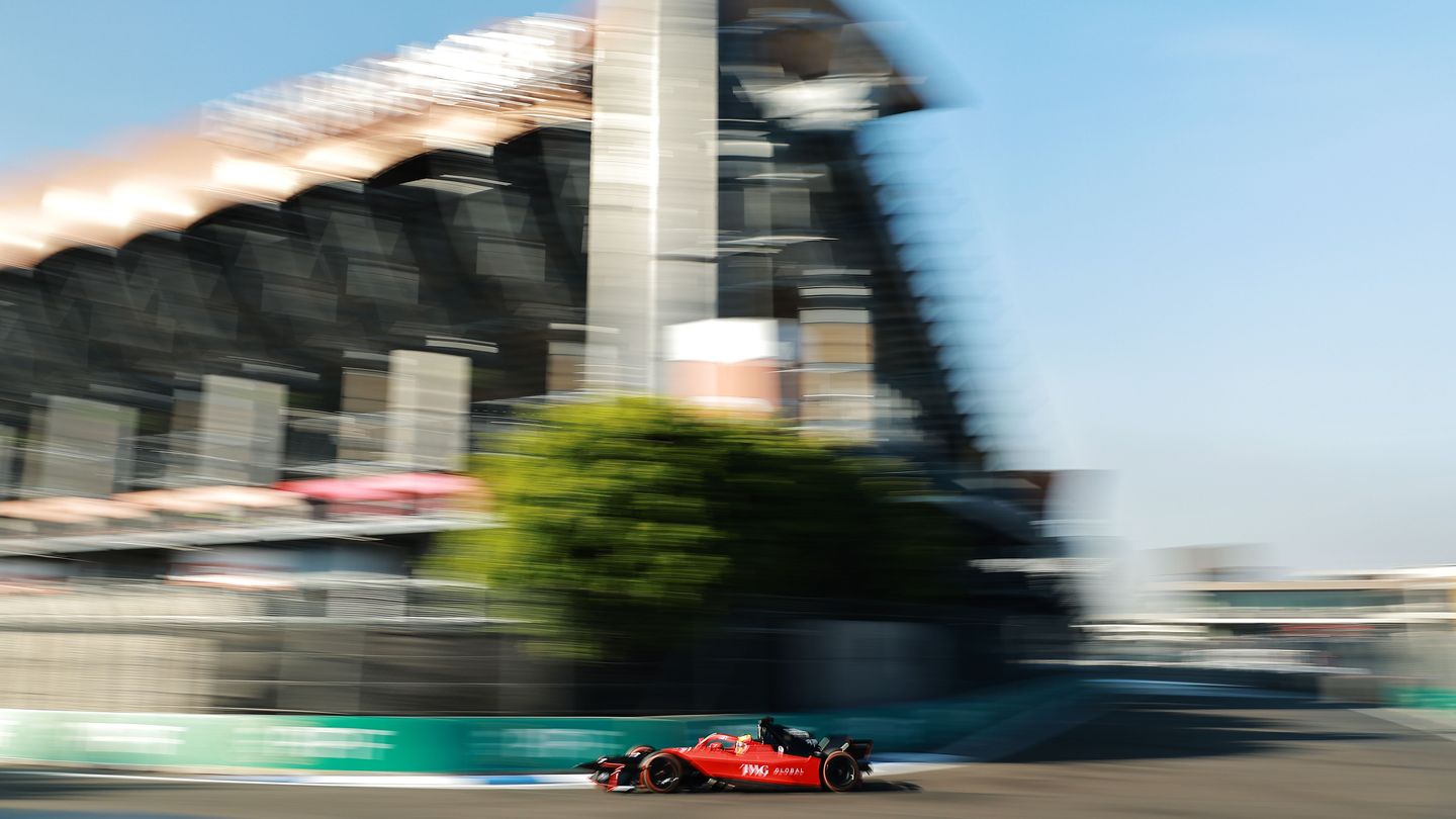 FP1 REPORT: Jake Dennis tops the opening session of Formula E's 150th race